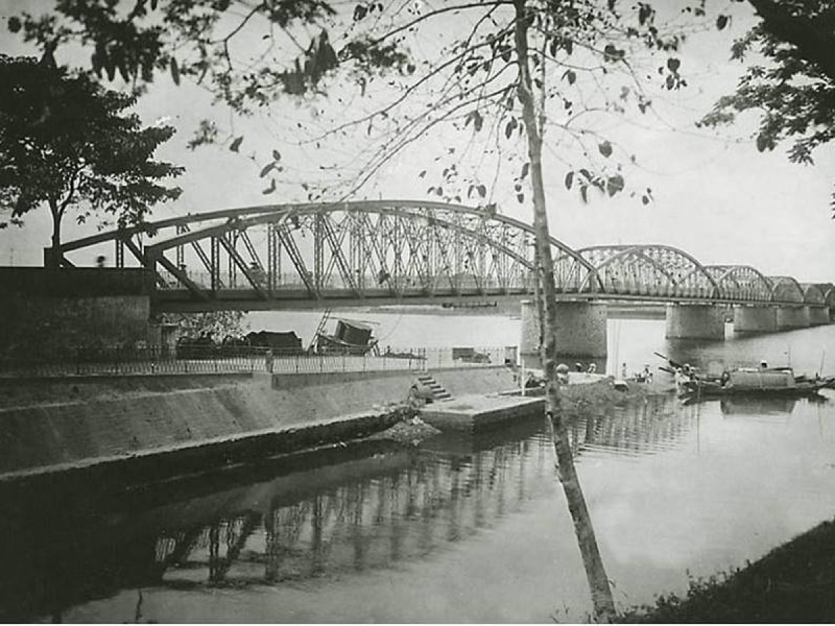 Trang Tien Bridge Hue: Bearing Historical Imprints Through Many Ups and ...