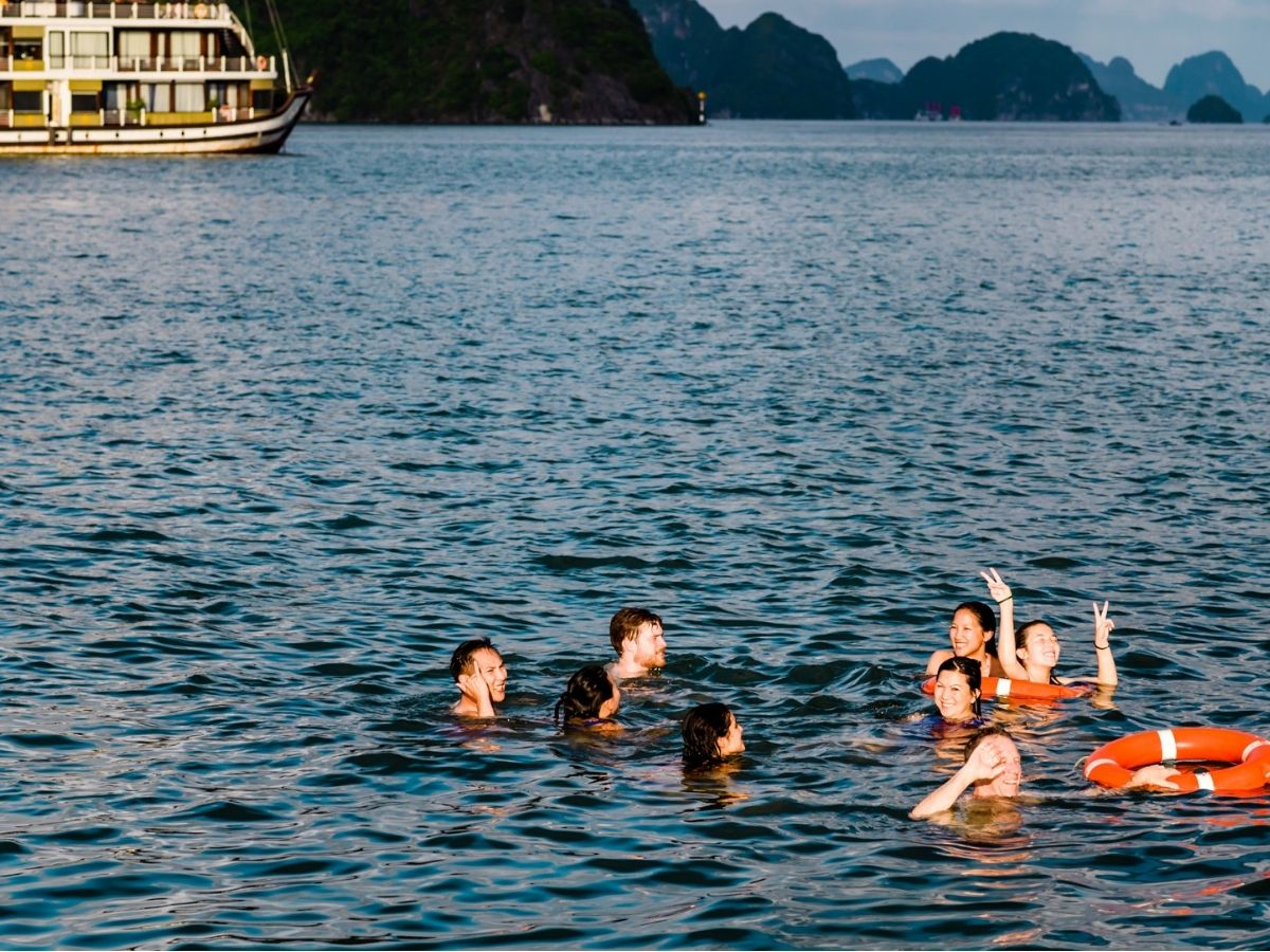 Top 10 Water Activities in Halong Bay: A Great Experience