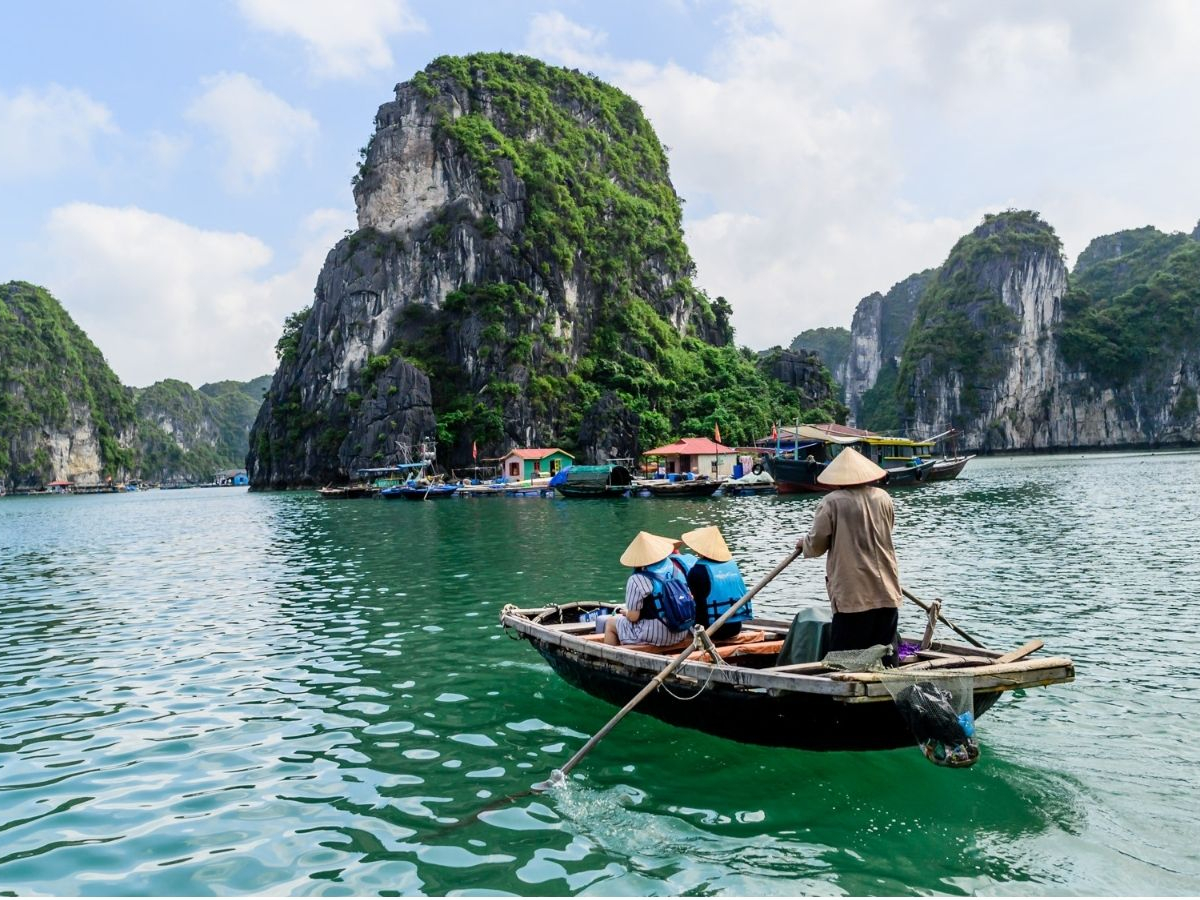 Top 10 Water Activities in Halong Bay: A Great Experience
