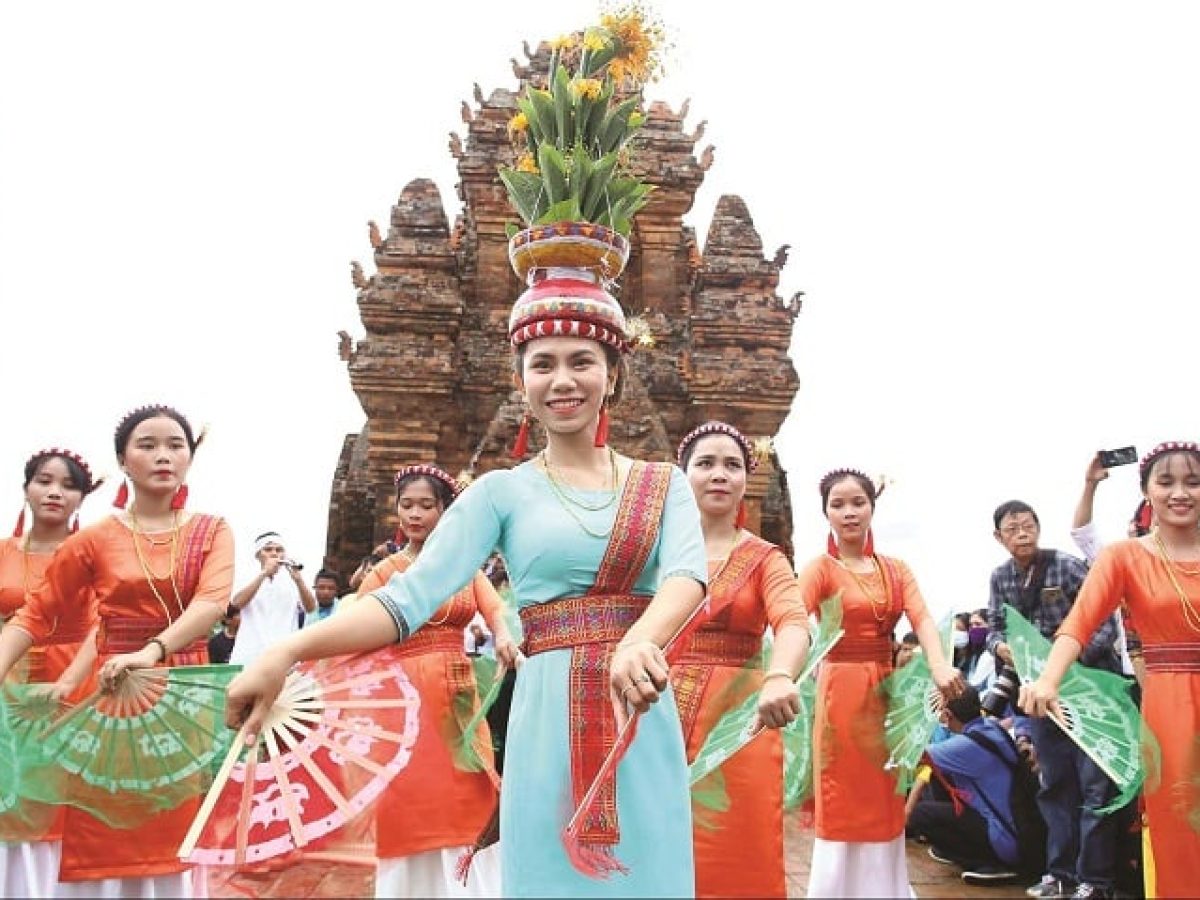 Traditional Vietnamese Dress: Cultural Beauty in Unique Costumes