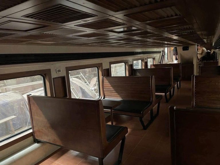 Hanoi Train – Two-Level Journey to Bac Ninh